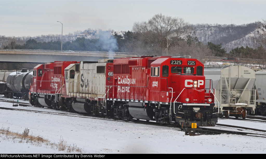CP 2325, CP's LaCrosse Yard.